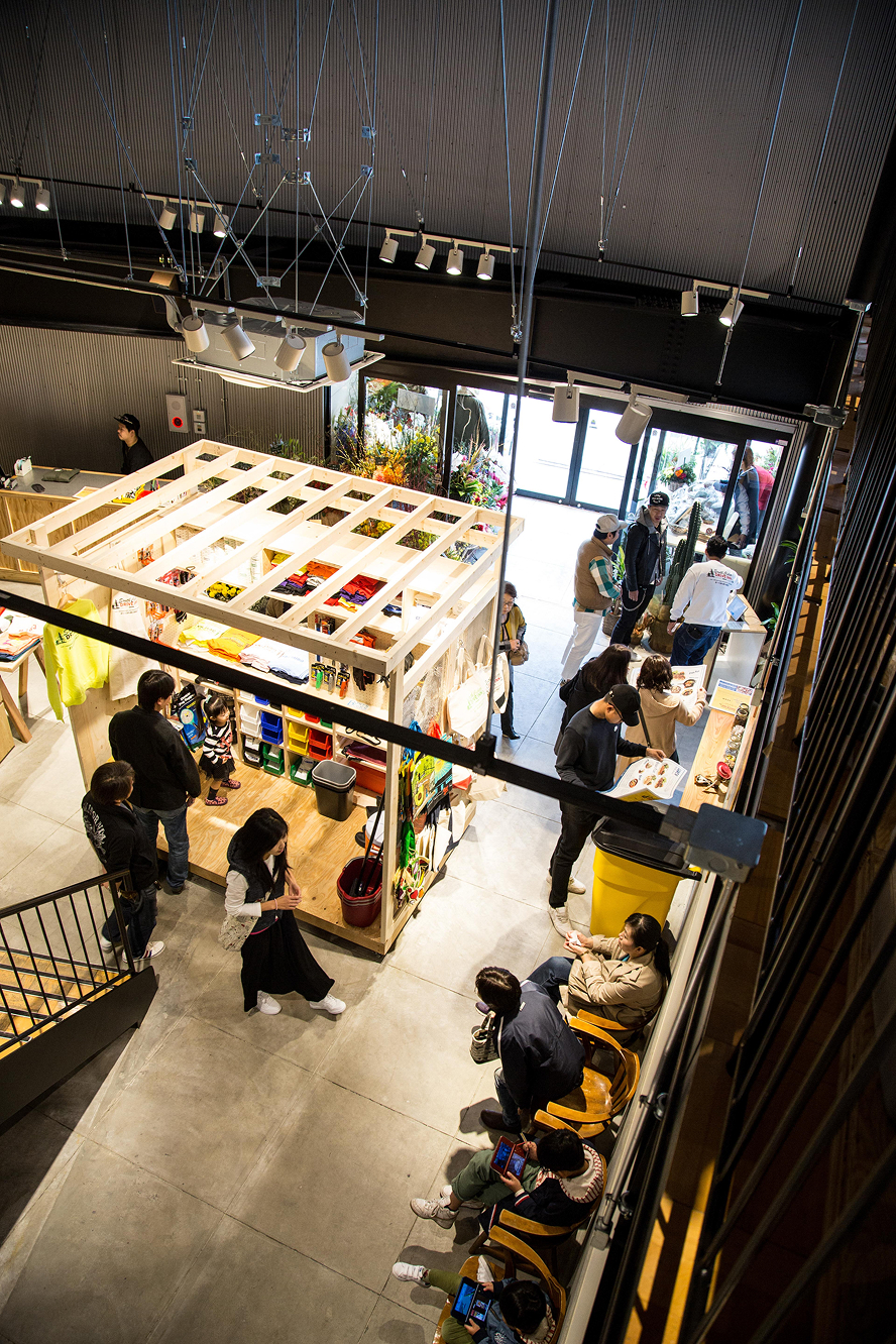 South Cedar DRIVE INN - First Flash